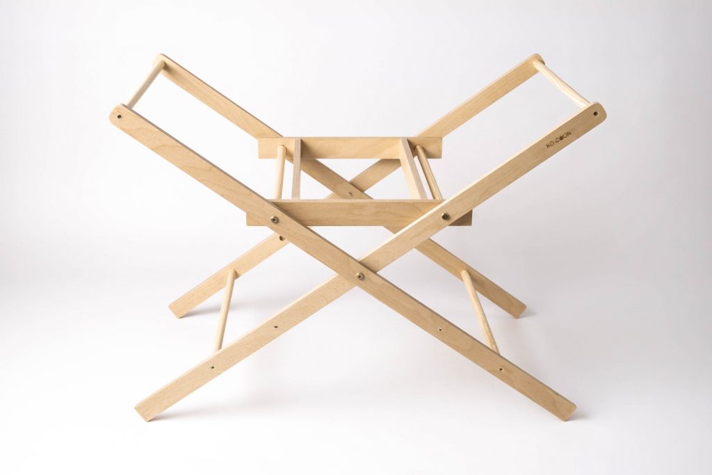 Foldable Moses Stand – Pine Natural (Lead Time) – Baby & Bear
